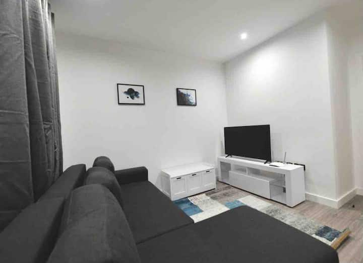 Stylish, Modern Apartment/flat With Free Parking Near Station And Town Centre. - Rugby