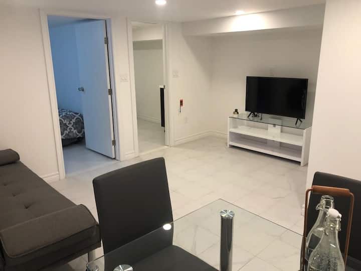 Midtown 1br - Yonge And Eglinton- 5 Mins To Subway - 토론토