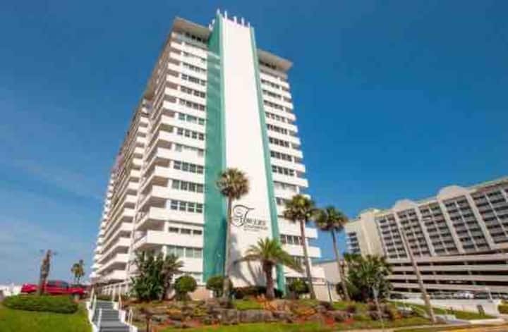 Daytona Beach Ocean And City View Apartment - Daytona Beach, FL