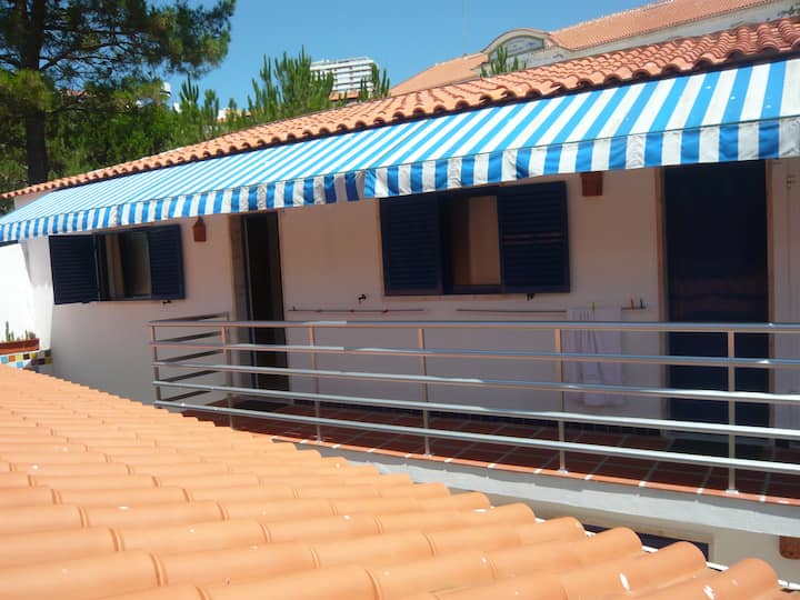 Vila-f-quarto1- Naz X2 -Economic-banho Privado - Nazaré