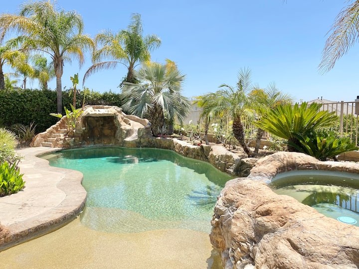 Santa Clarita Tropical Getaway, Six Flags, La - Santa Clarita, CA