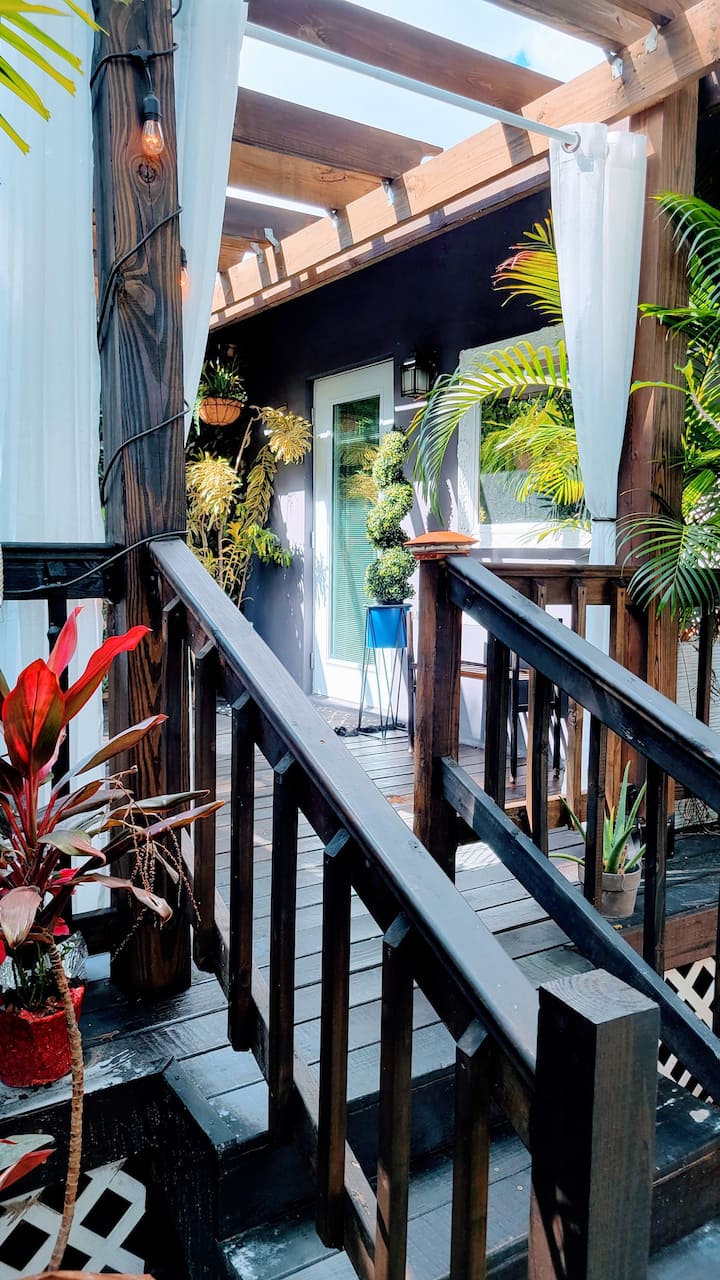 Cozy Studio Retreat • King Bed - Miami