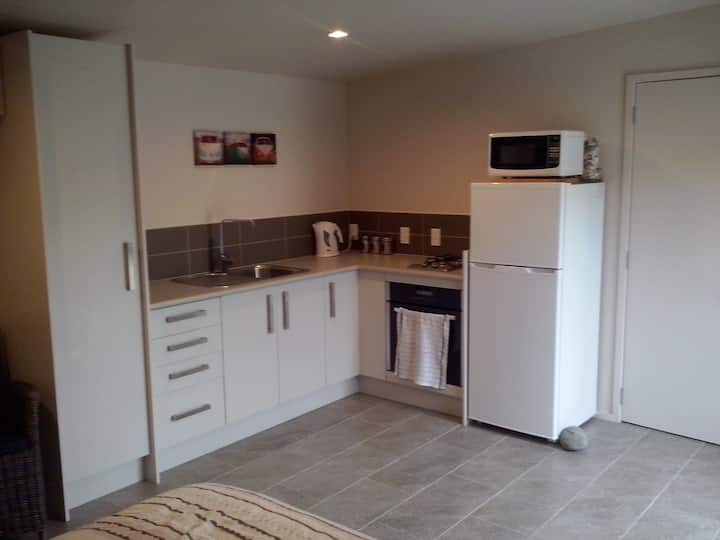Deluxe Self Contained Studio Flat - Whangamatā