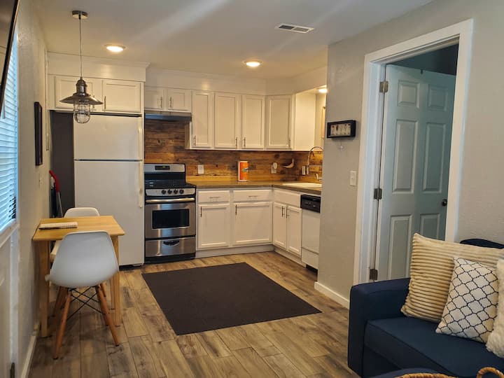 Canalfront,  "Mariner's Retreat" - Kitty Hawk, NC