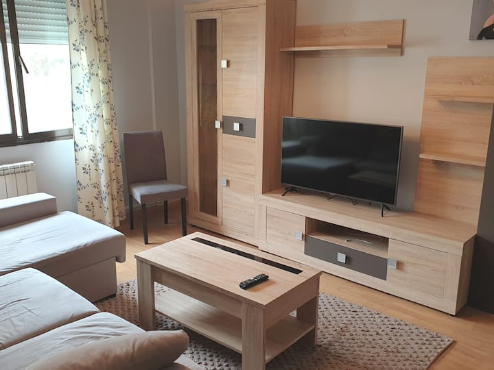 Luminoso, Acogedor, Con Parking, En Gascona Centro - Oviedo