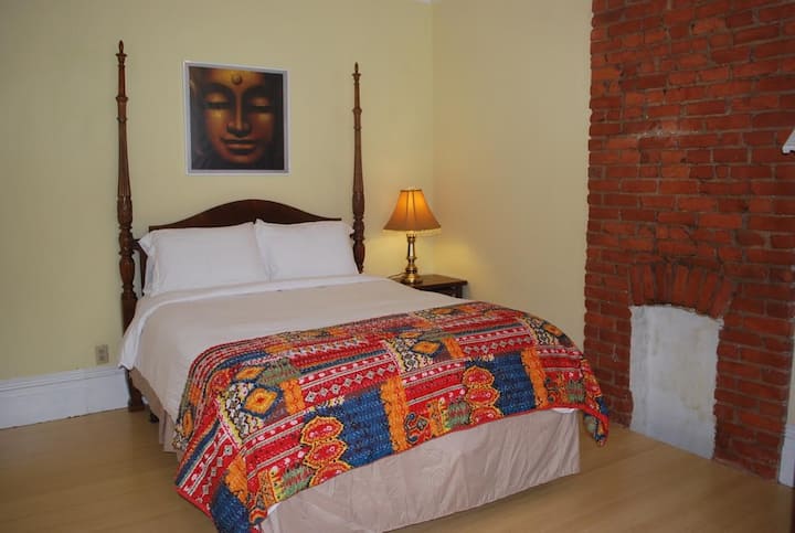 Mission 2 Bdrm 1890 Victorian Quiet & Lovely St - San Francisco, CA