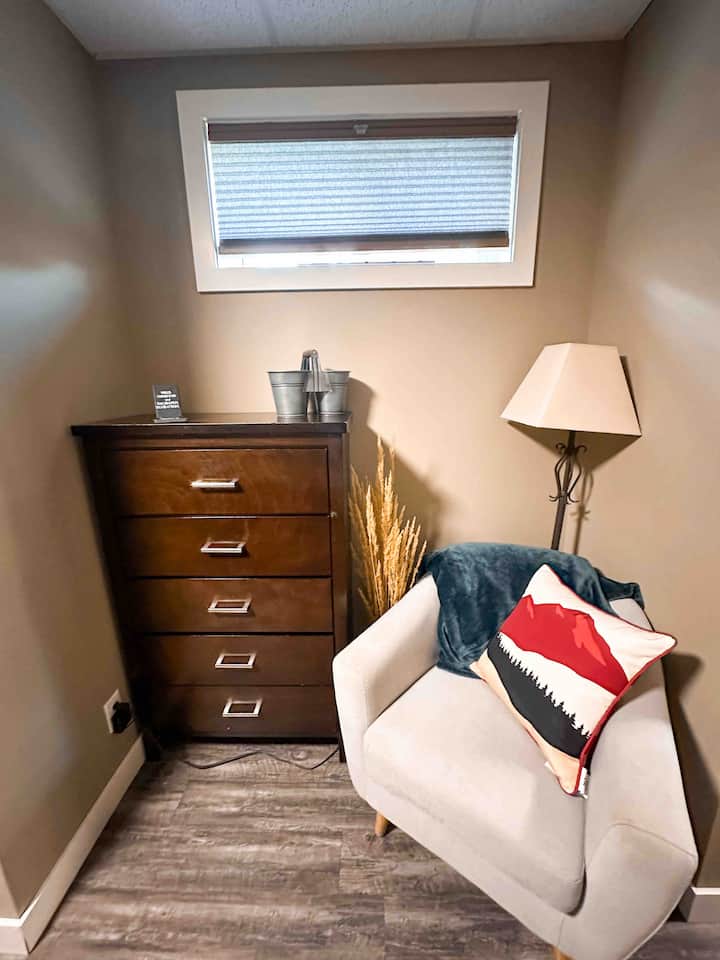 Canada Themed Suite | Central - Lethbridge