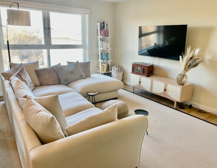 Central City Apartment With Underground Parking - Edinburgh