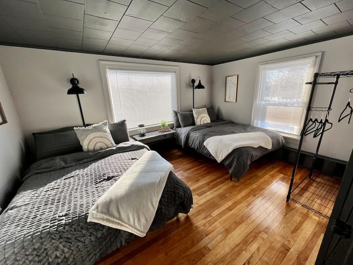 Amazing Upstairs Apartment! Behind Potsdam State - Potsdam, NY