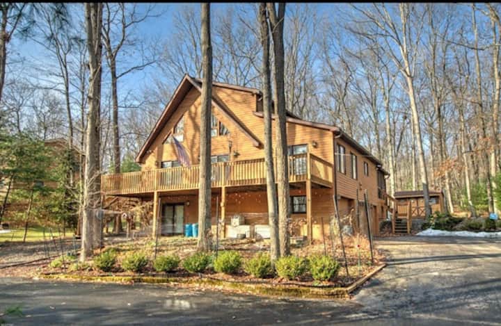 Spacious Chalet - In Heart Of Lake Wallenpaupack - Lake Wallenpaupack, PA