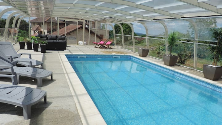 Gîte  Avec Piscine Chauffée Et Abritée - Figeac