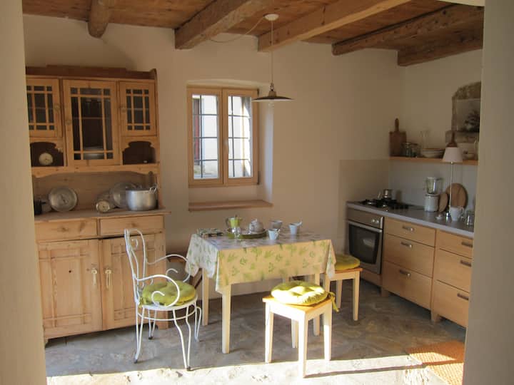 Charmante Maison Dans Un Village Au Bord De La Mer - Buzet