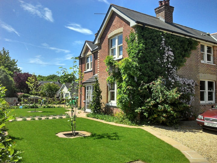 Large Double Bedroom (& Sofa Bed) & Ensuite. - Ringwood