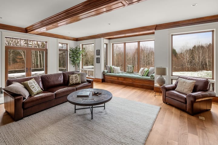 Massive Incredible Luxury Home Mt Views, Location! - Stowe, VT