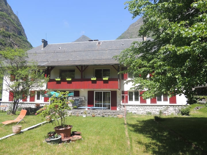 A La Porte Des 3 Cirques Pyrénées - Gavarnie-Gèdre
