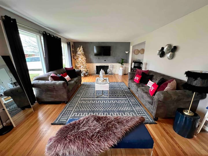 Modern Home. Near Naval Base, Six Flags And Casino - Waukegan, IL