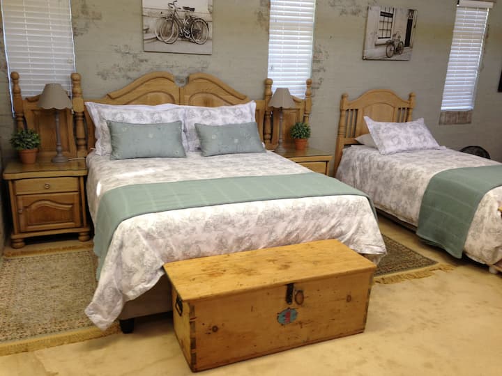 Luxury Family Suite-anne's Place In Potchefstroom - Potchefstroom