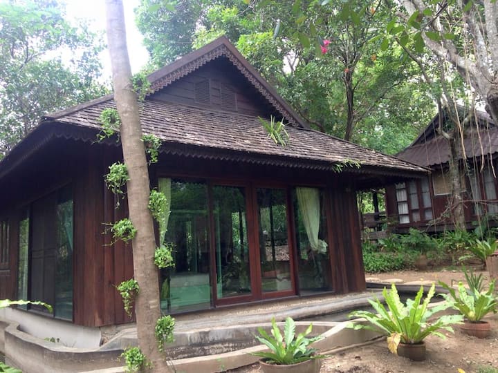 Rustic Bungalow Close To City - Chiang Mai, Thailand