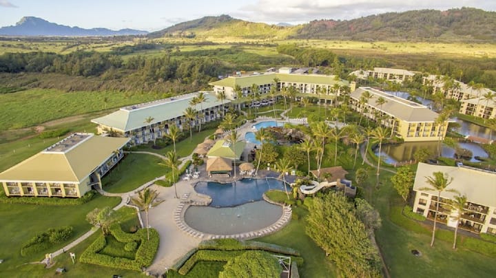 Beach Front Resort. Resort Fees Waived! - Lihue, HI