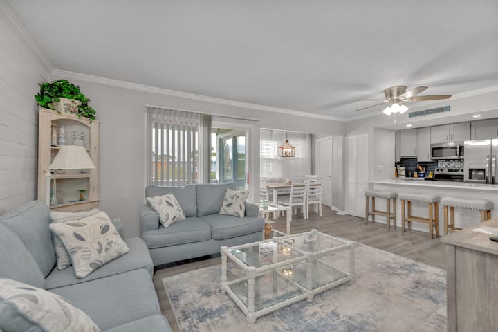 Coastal Heaven 2- Bedroom 2- Bathroom Condo - Destin, FL