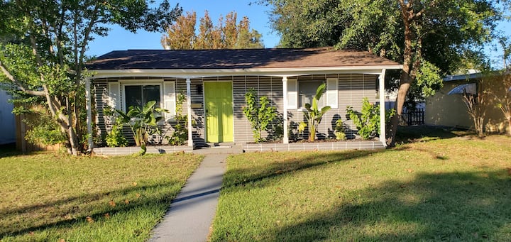 Fully Furnished Home In St Pete/ Pet Friendly! - St. Pete Beach, FL