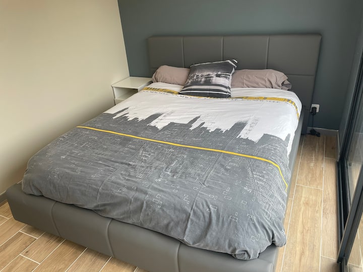 Chambre Individuelle Avec Salle De Bain Et Wc - Saint-Médard-en-Jalles