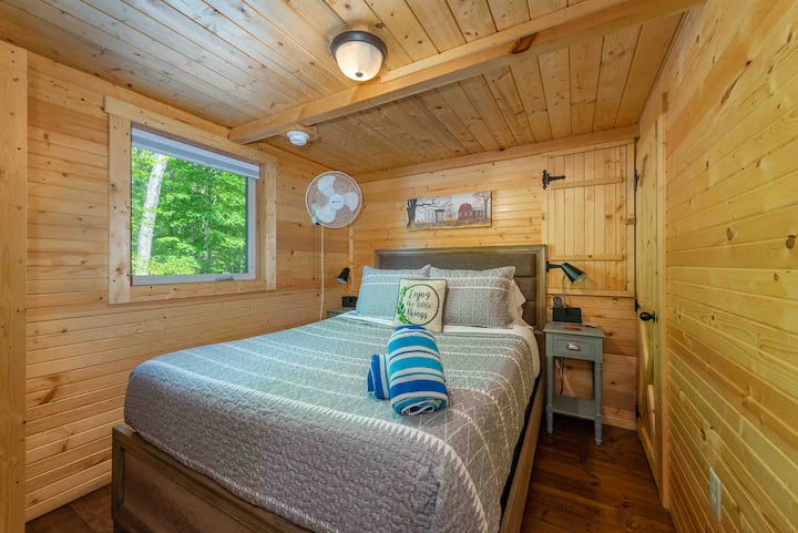 Hot Tub Cabin W/ Goats, Close To Asheville - Weaverville, NC