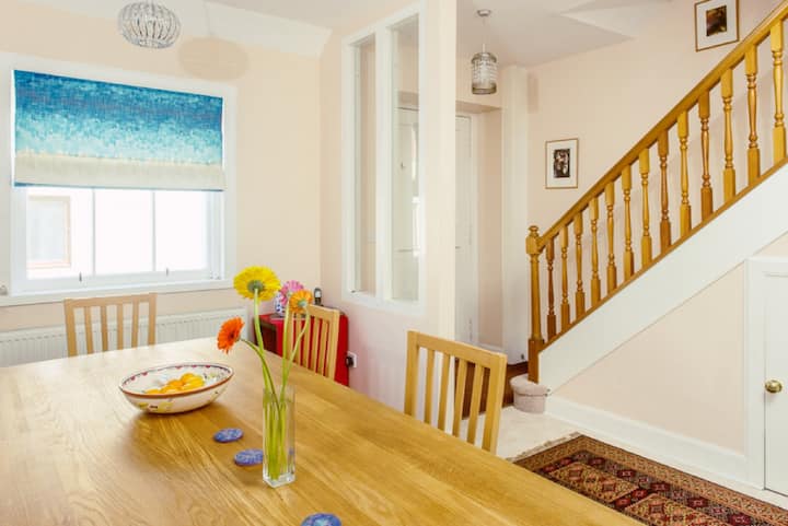 Pleasant 2-storey City Apartment - Edinburgh