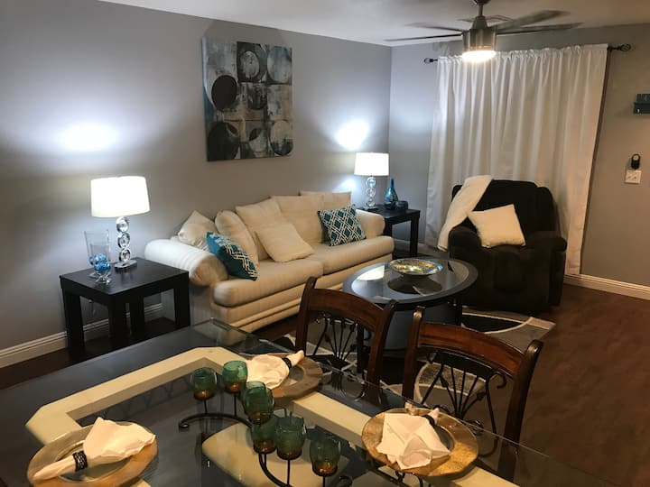 Beautiful And Cozy... 
Minutes From The Strip!!! - Las Vegas, NV