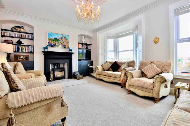 The Pirate's Palace, Whitby - Elegant, Comfy, Fun - Whitby