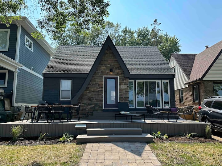 Cozy Lake House On Monona Bay - Madison, WI