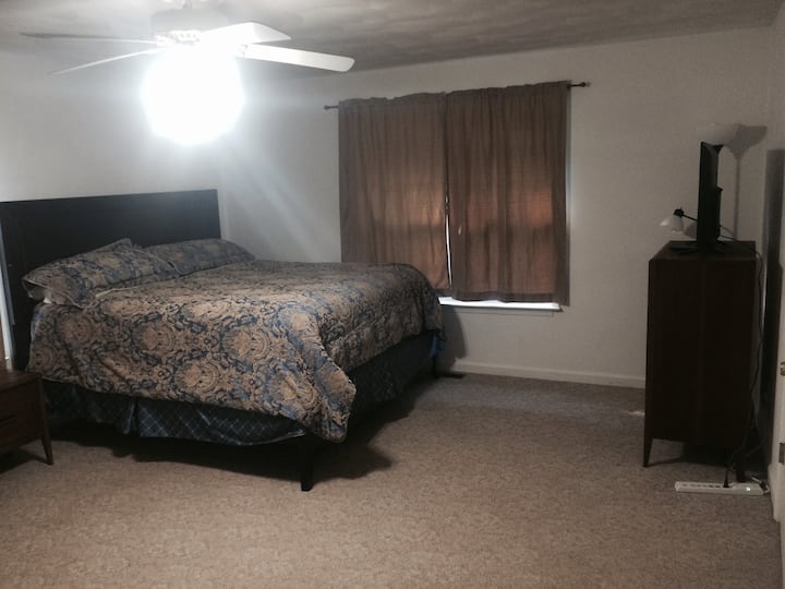 Spacious Room With Private Bath - Suffolk, VA