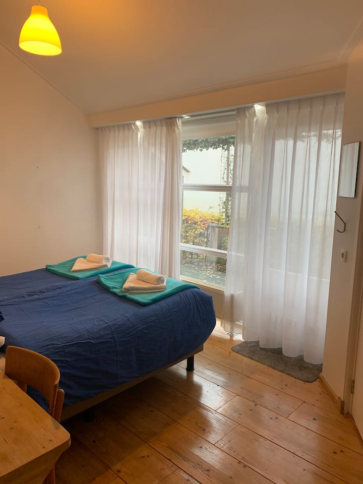 Overnachten Tussen De Groningse Natuur. Rode Kamer - Delfzijl