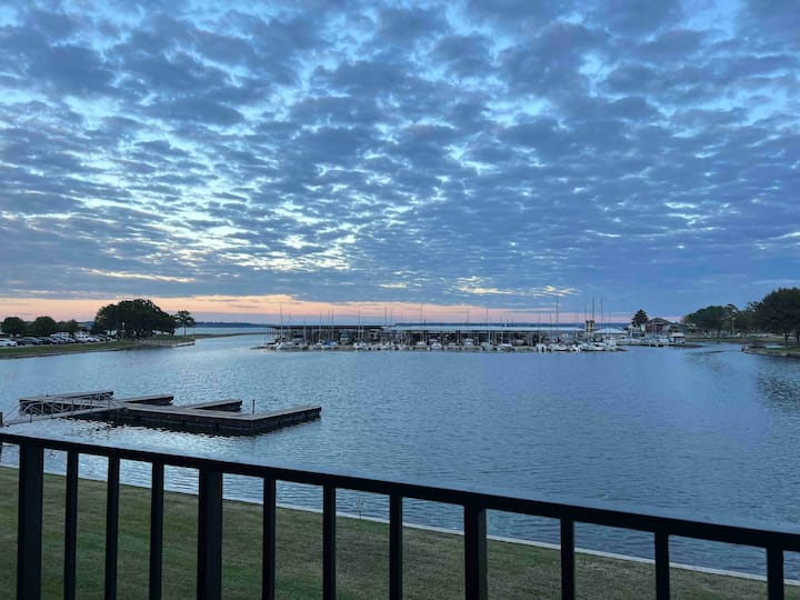 Relaxing Waterfront Condo W/ Balcony - Lake Conroe, TX