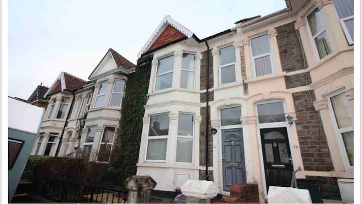 Family Friendly House. 4 Beds, 3 Reception Rooms. - Bristol