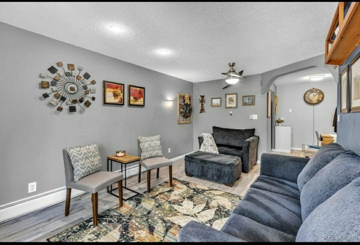 Condo W/ Mountain Views, Balcony & Washer/dryer! - Golden, CO