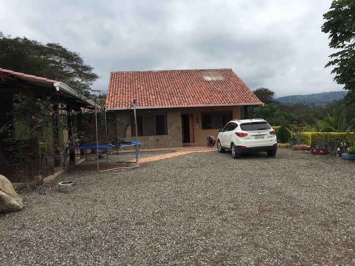 Confortable, Acogedora En Yunguilla - Yunguilla
