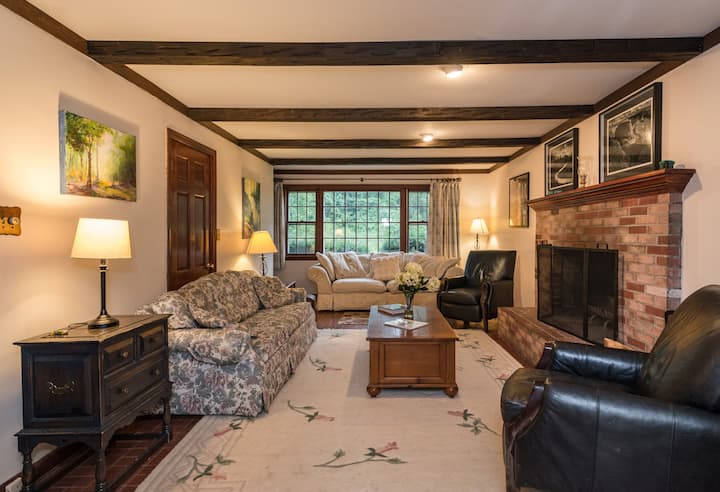 Gather Your Family At This Country Estate! - Bantam Lake, CT