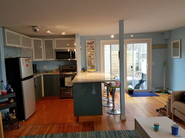 Provincetown-sunny 1 Bedroom Condo, Walk Into Town - Dog Beach, Provincetown