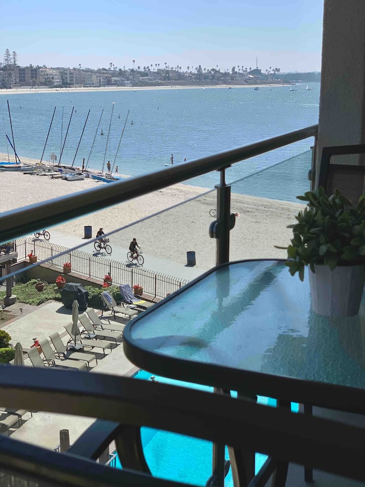 Large Top Floor Condo W/ 2 King Suites & Bay View! - San Diego, CA