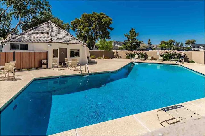 Spacious 2br Loft | Boho Vibes, Pool & Workspace - Phoenix, AZ