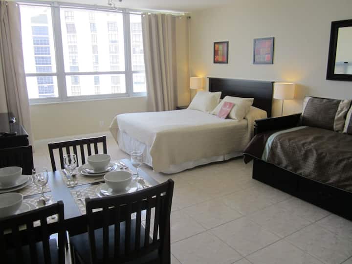 New Point Miami Beach Apartments - Miami Beach, FL