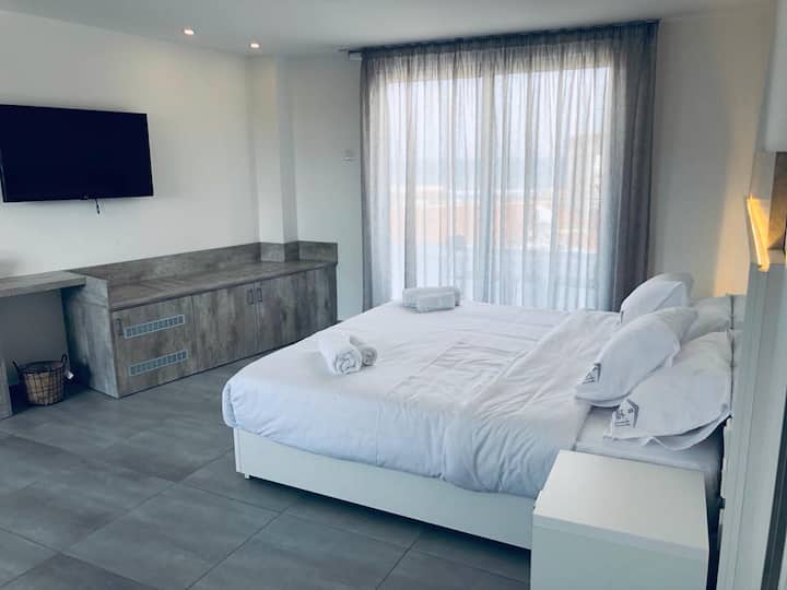 White 11-303 - Larnaca