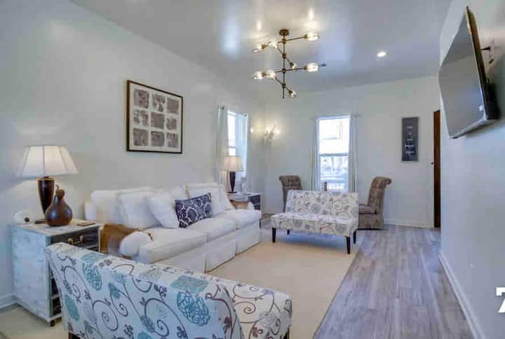Gorgeous 4 Bedroom In A Great Location - Biloxi, MS