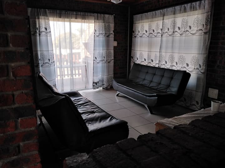Hop Inn Accommodation - Jeffreys Bay