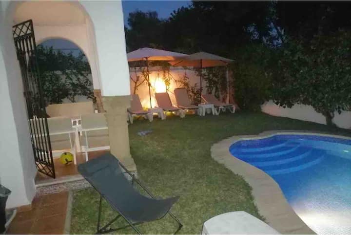 Magnifique Villa Avec Piscine à Deux Pas De La Mer - Hammamet