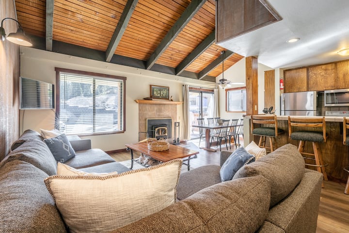Perfect Mammoth Lakes Condo! Sleeps 8 - Mammoth Mountain, CA