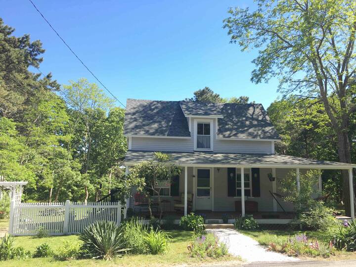 Charming Blackfish Creek Cottage - Wellfleet, MA