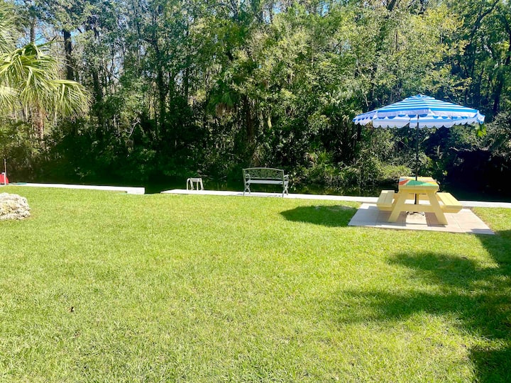 Retro Retreat, Waterfront,kayaks,boatslip - Crystal River, FL