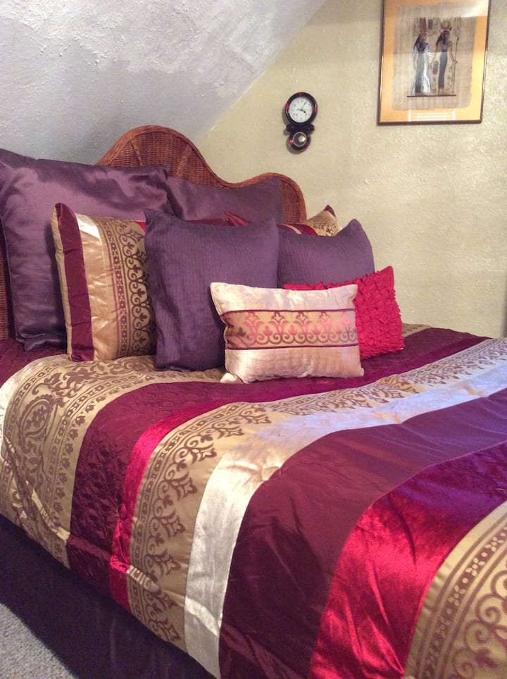 Unique Loft Apt 3 Min To Downtown! - Parma, OH